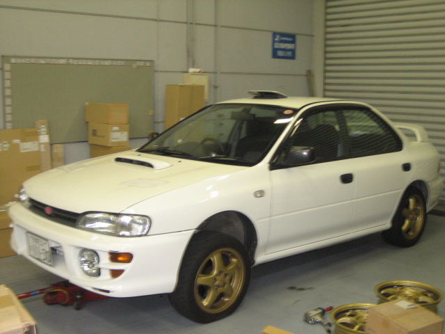 GC8ホイール交換：スバル AE86 中古車屋になろう！！